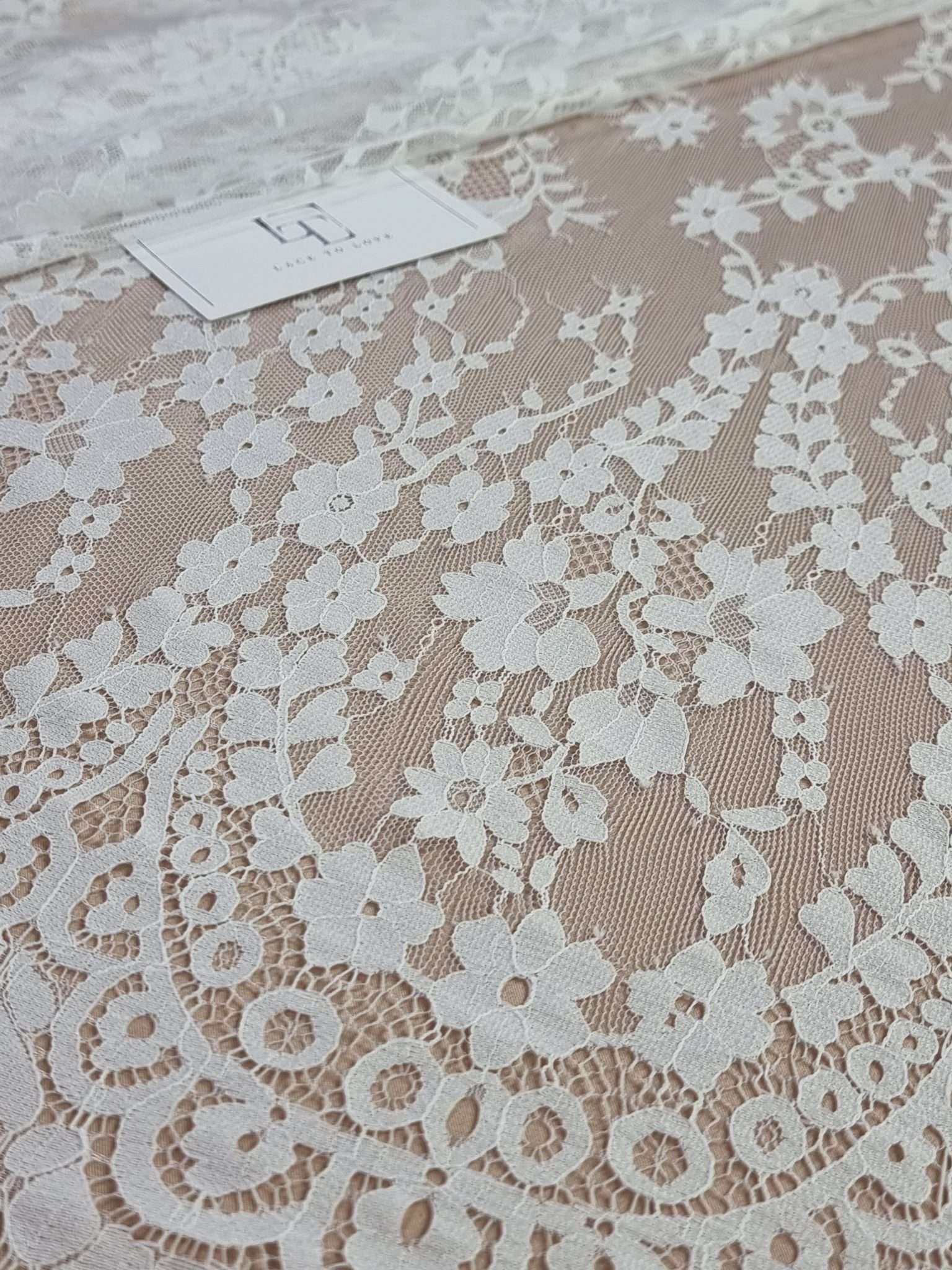 Lace fabrics - Lace To Love
