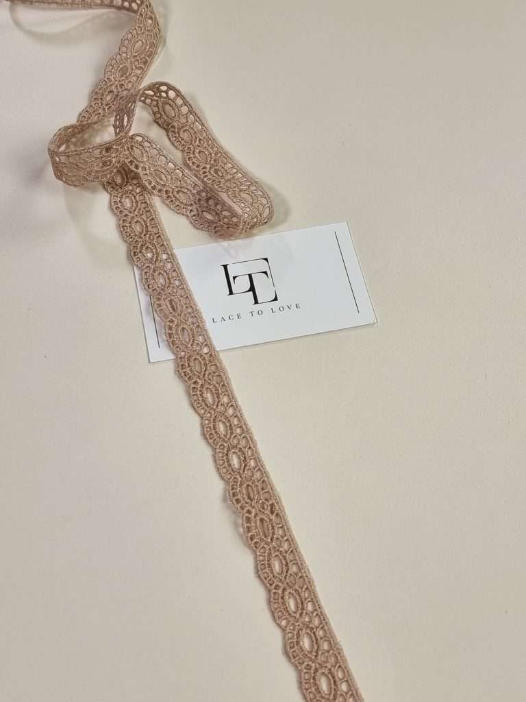 Lace fabrics and clothing shop - Lace To Love