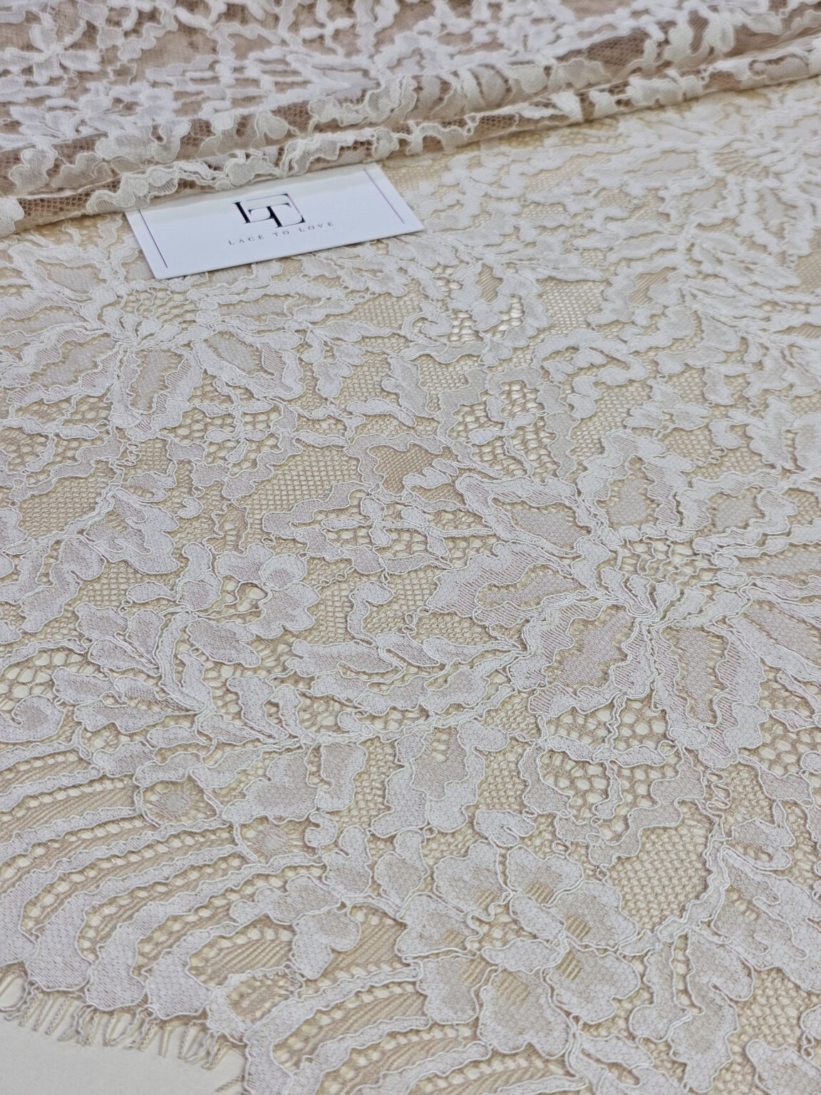 Beige guipure lace fabric - Lace To Love