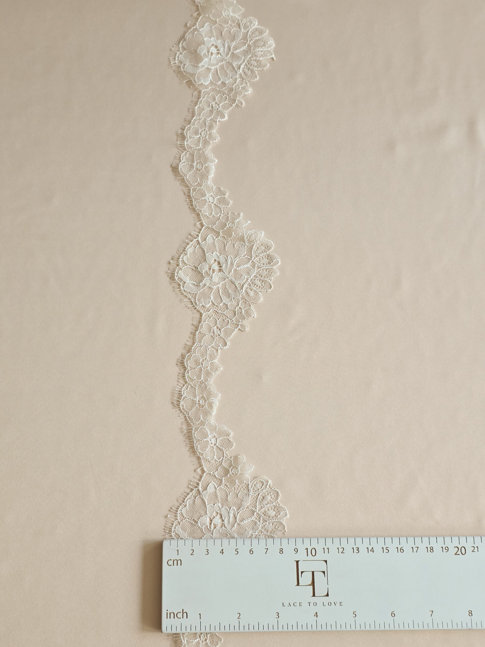 Dark ivory Chantilly lace trimming - Lace To Love
